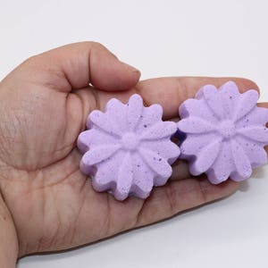 READY TO SHIP - 4 Small Daisy Bath Bombs - Bath Bombs, Bath Fizzy, Bath ...
