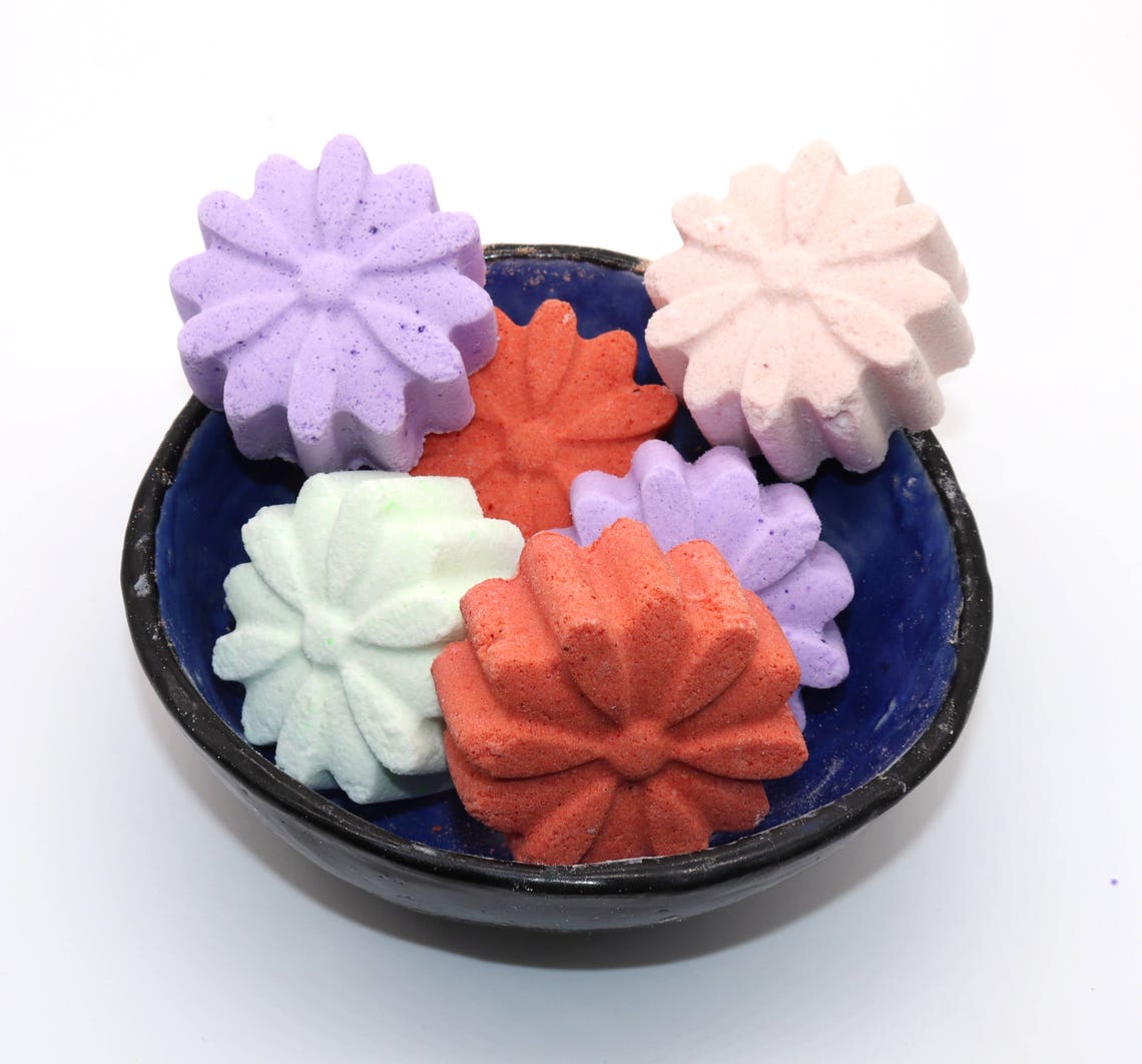 READY TO SHIP 4 Small Daisy Bath Bombs Bath Bombs Bath - Etsy