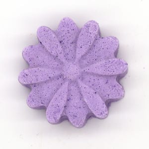 READY TO SHIP - 4 Small Daisy Bath Bombs - Bath Bombs, Bath Fizzy, Bath ...