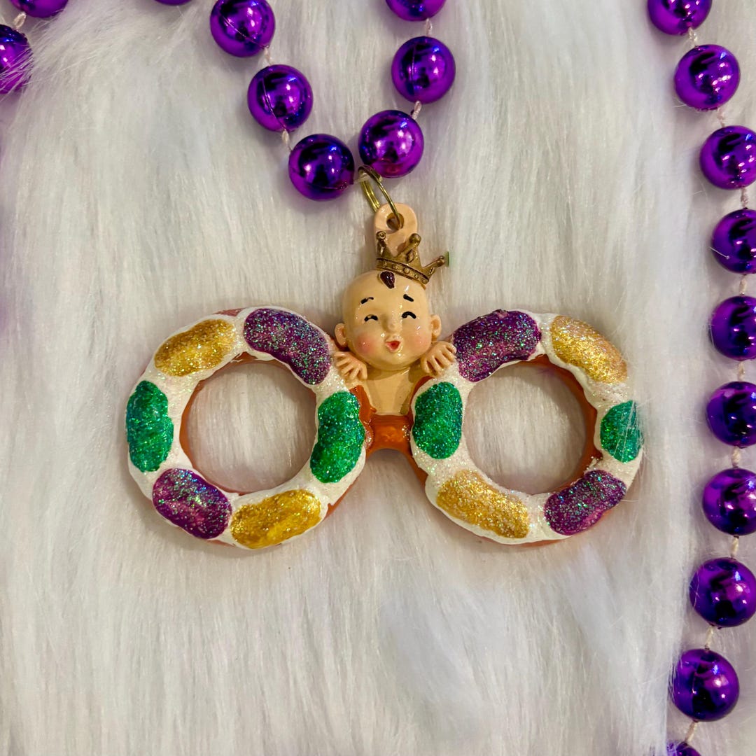 King Cake Baby Bead, Smiling Crown Baby Between Double New Orleans King ...