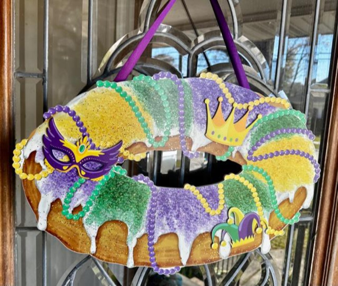 Mardi Gras King Cake Wreath, Glitter Glazed Cake With Jester Hat, Mask ...