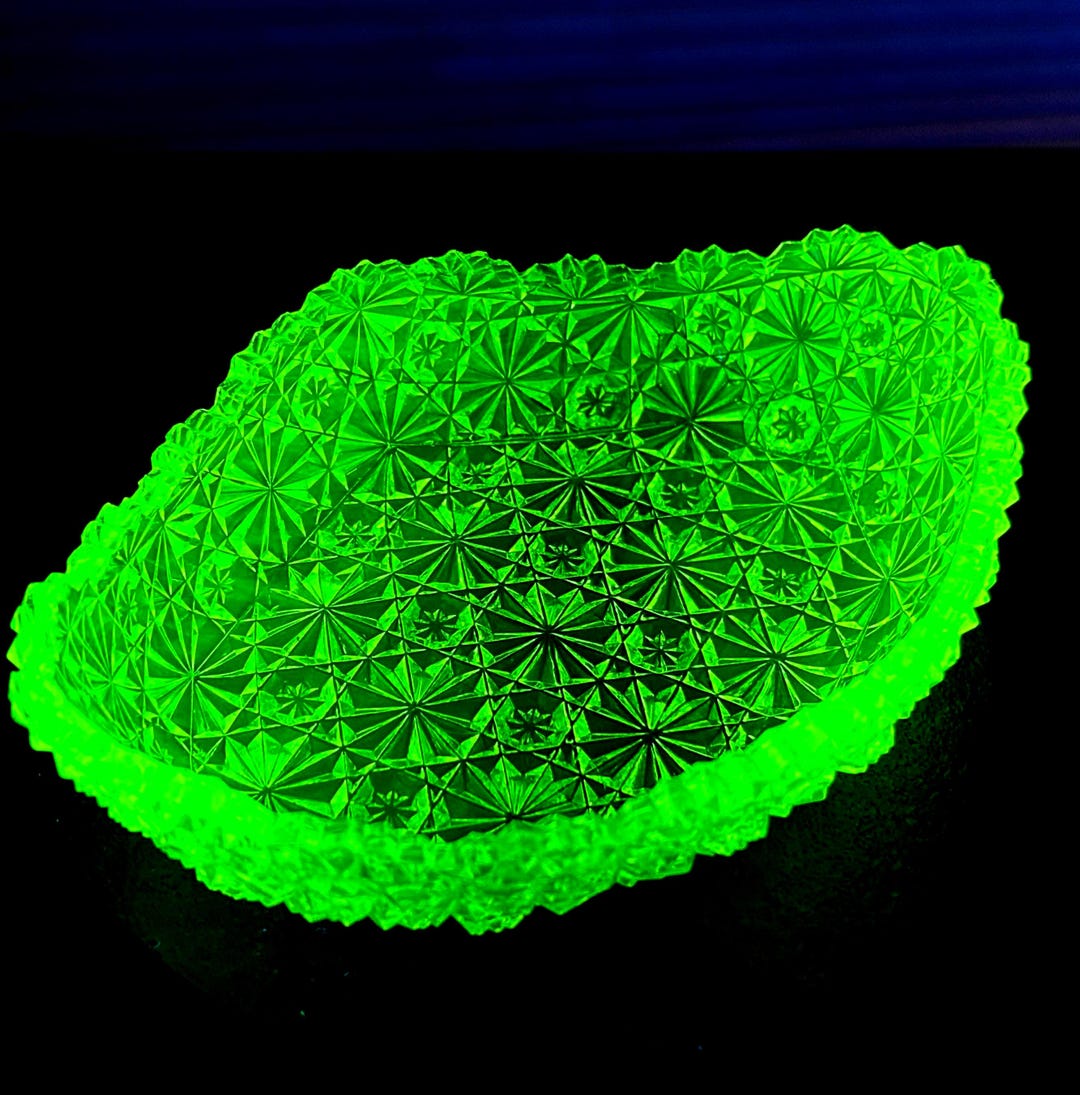 Victorian Uranium Vaseline Glass Bowl – Daisy & Button Pattern Antique ...