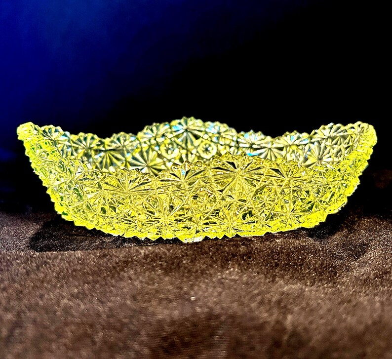 Victorian Uranium Vaseline Glass Bowl – Daisy & Button Pattern Antique ...