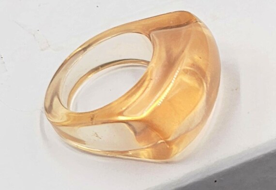 Vintage MOD Peach Transparent Lucite Runway Ring 1960… - Gem