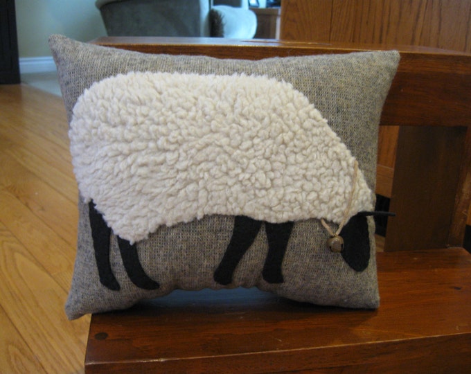 Primitive Wooly Grazing Sheep Pillow - Etsy