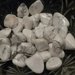 Howlite - Etsy