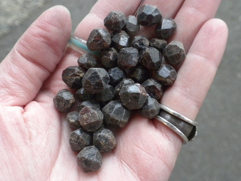 Natural Garnet Crystal - Etsy