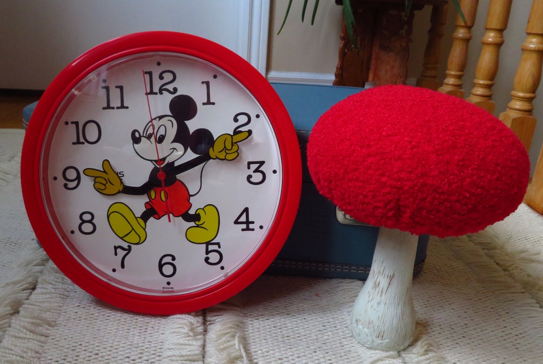 Mickey Mouse Lorus Quartz Wall Clock Vintage Walt Disney Mickey Clock ...