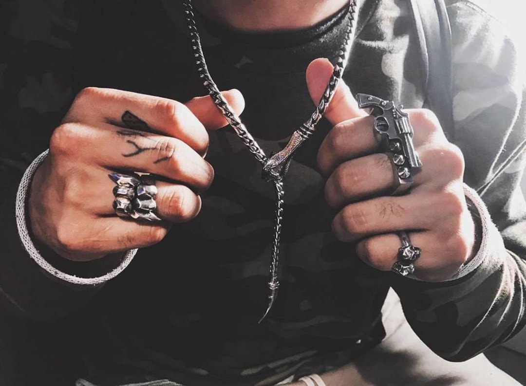 RAZORBACK SNAKE Necklace - Etsy