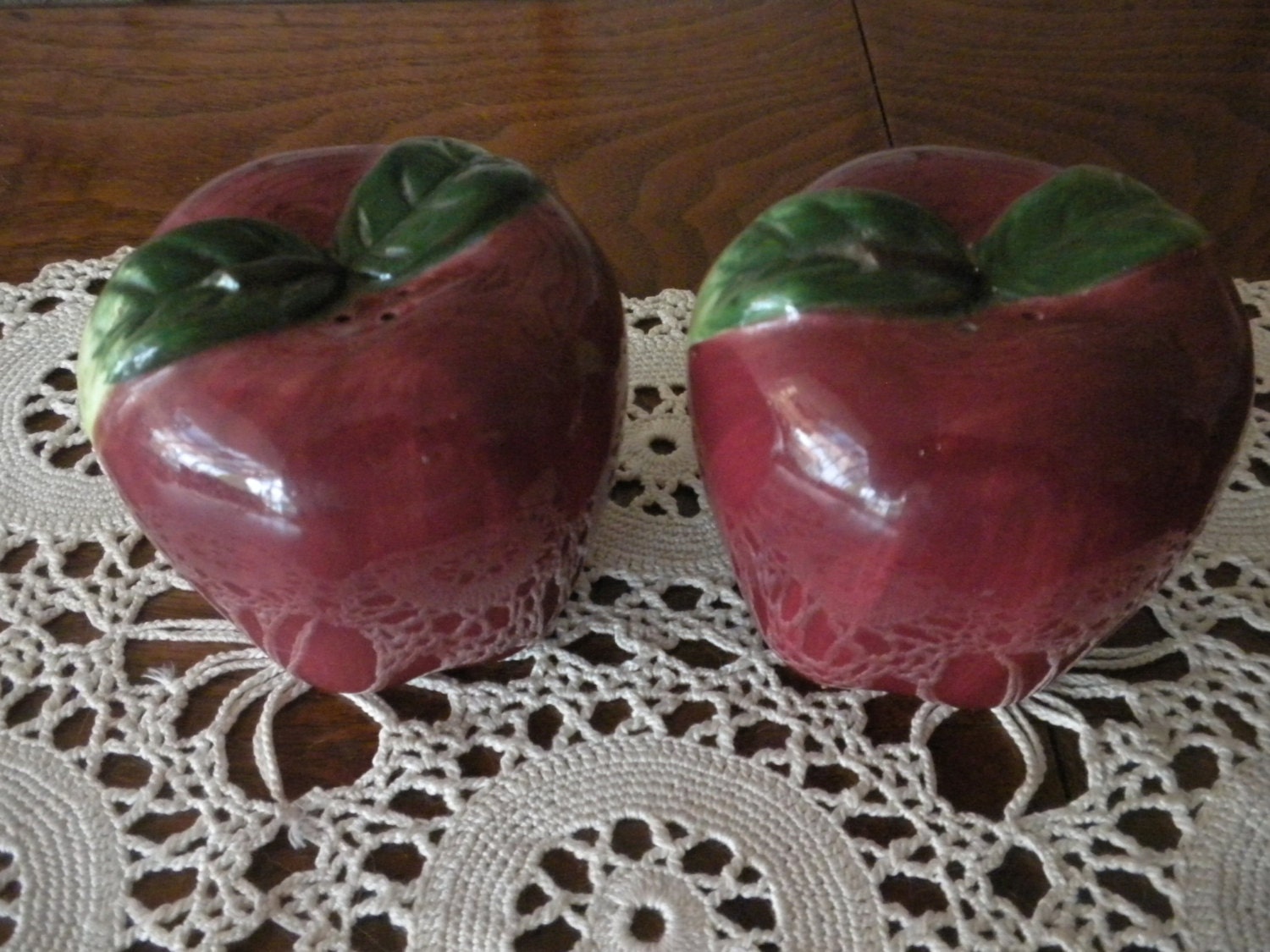 Pair of Vintage Apple Salt and Pepper Shakers - Etsy