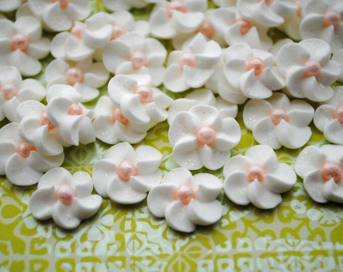 Royal Icing Flowers- White Royal Icing Drop Flowers With Pink Pearl ...