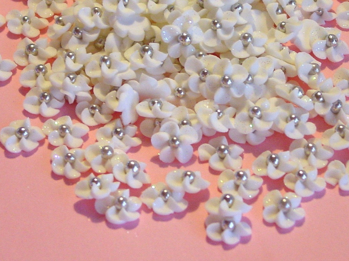 Handmade Sparkling White Royal Icing Drop Flowers With Silver Dragee ...