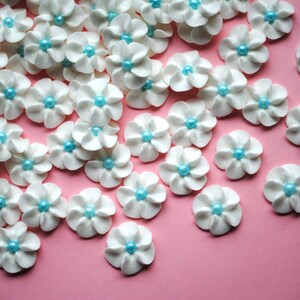 Royal Icing Flowers- Drop Style in White With Baby Blue Sugar Pearl ...