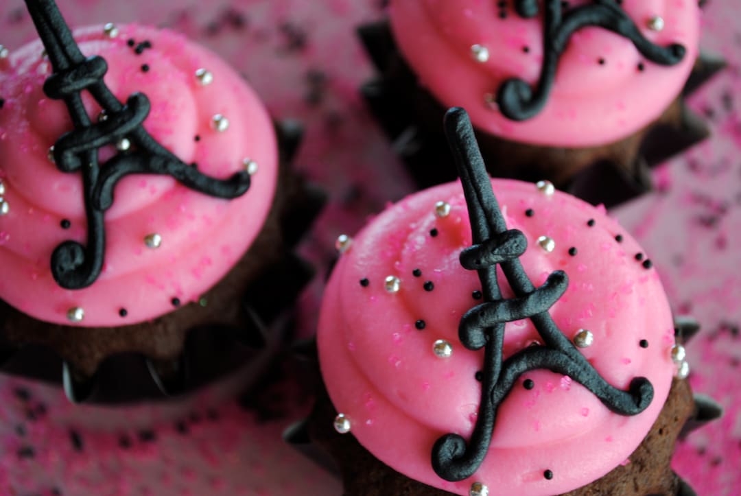 Royal Icing- Eiffel Tower Cupcake Toppers- Paris Party- Royal Icing (12 ...