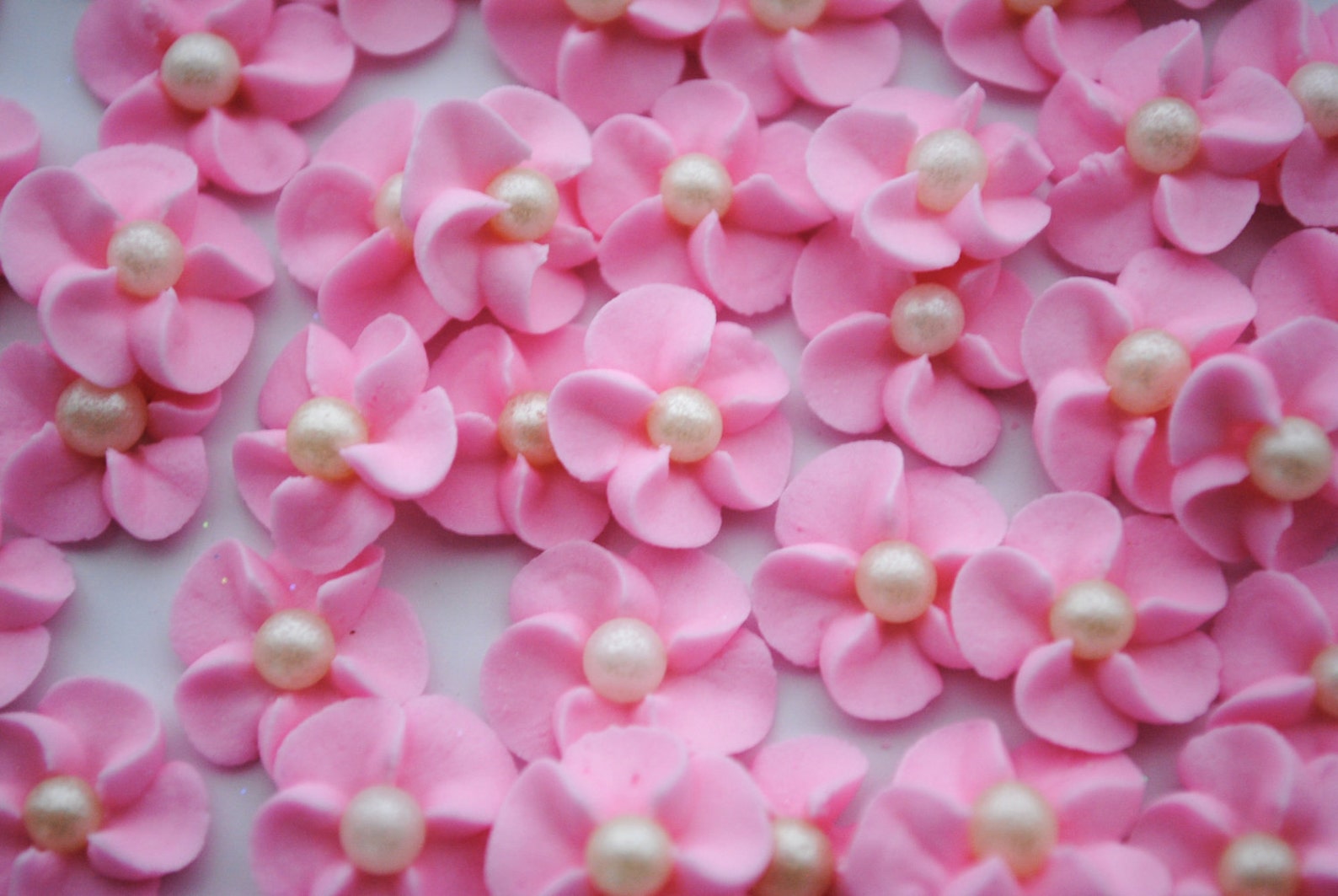Royal Icing Flowers- Cake Decorations- Baby Pink With Ivory Sugar Pearl ...
