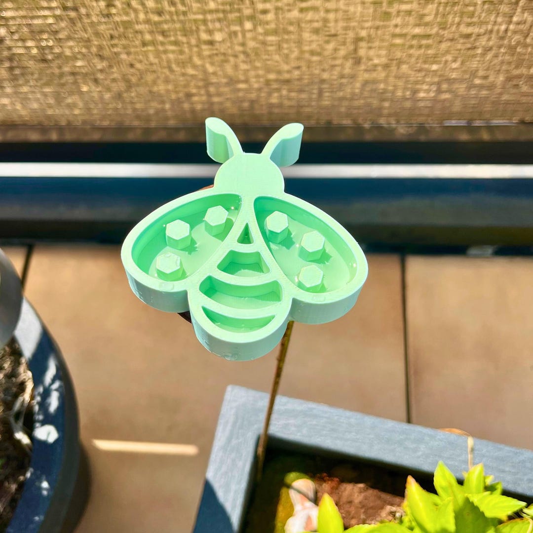 3d-printed Bee Waterer With Water Grooves | Environmentally Friendly ...