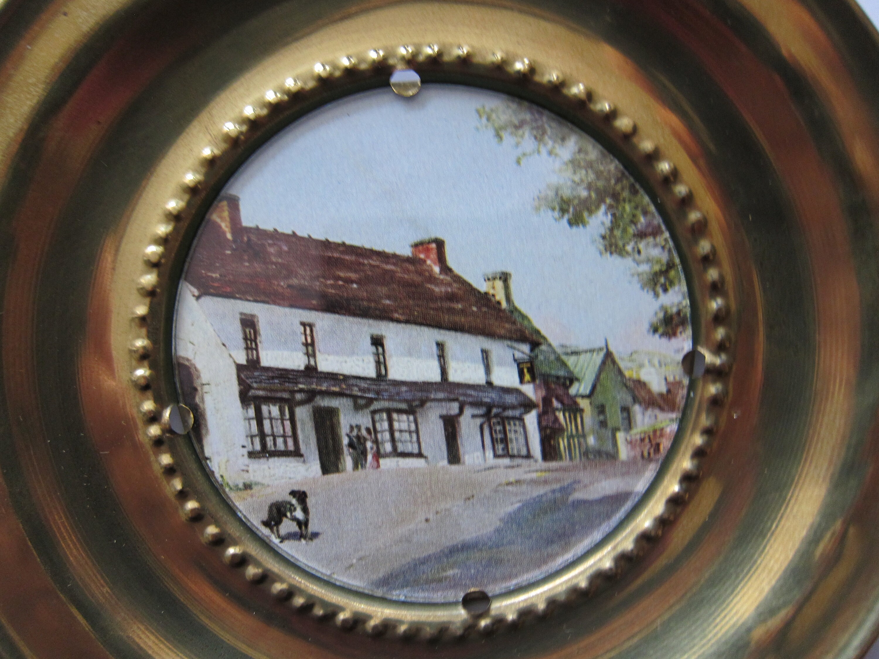 One-piece Vintage Round Brass Picture Frame Plates lovely Cottage Scene ...
