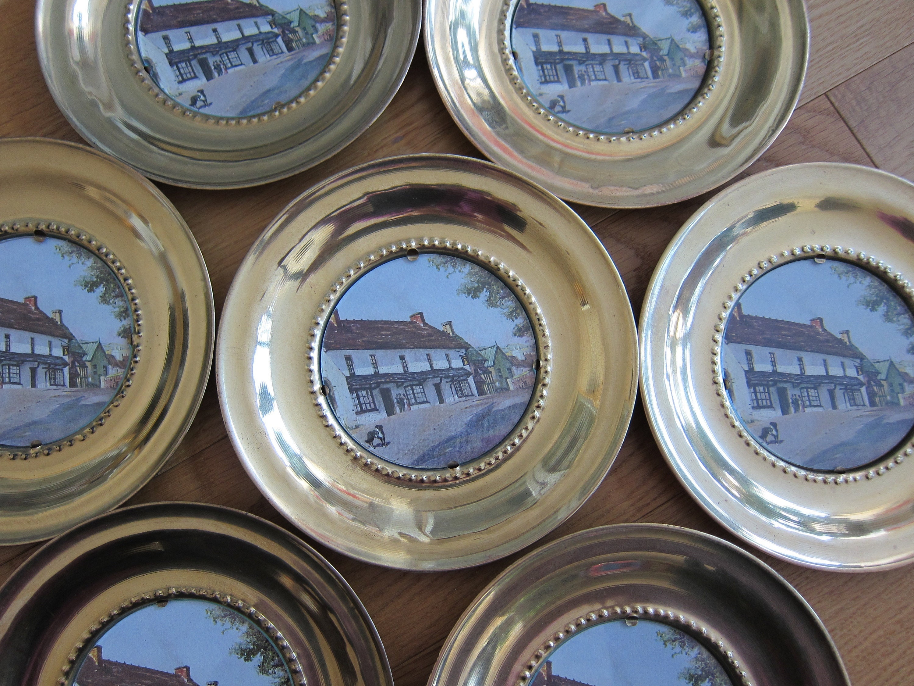 One-piece Vintage Round Brass Picture Frame Plates lovely Cottage Scene ...