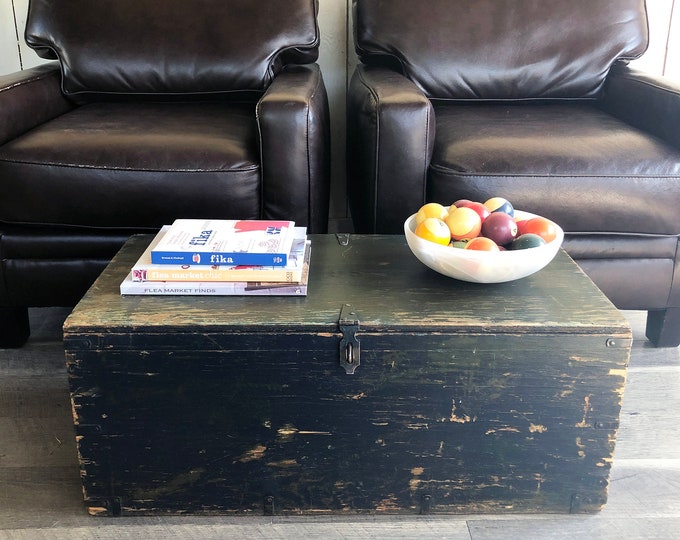 World War II U.S. Army Footlocker With Tray, Military Foot Locker ...