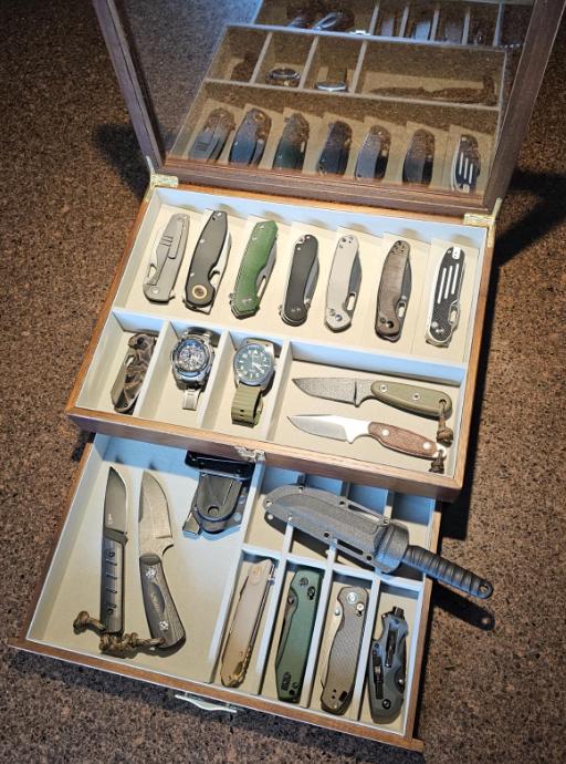 Walnut Wood Knife Display Case: Glass Lid Collector Showcase - Etsy