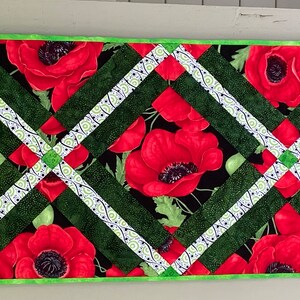 Quilted Table Runner "poppy Garden" in Black, White, Green and Dark Red ...