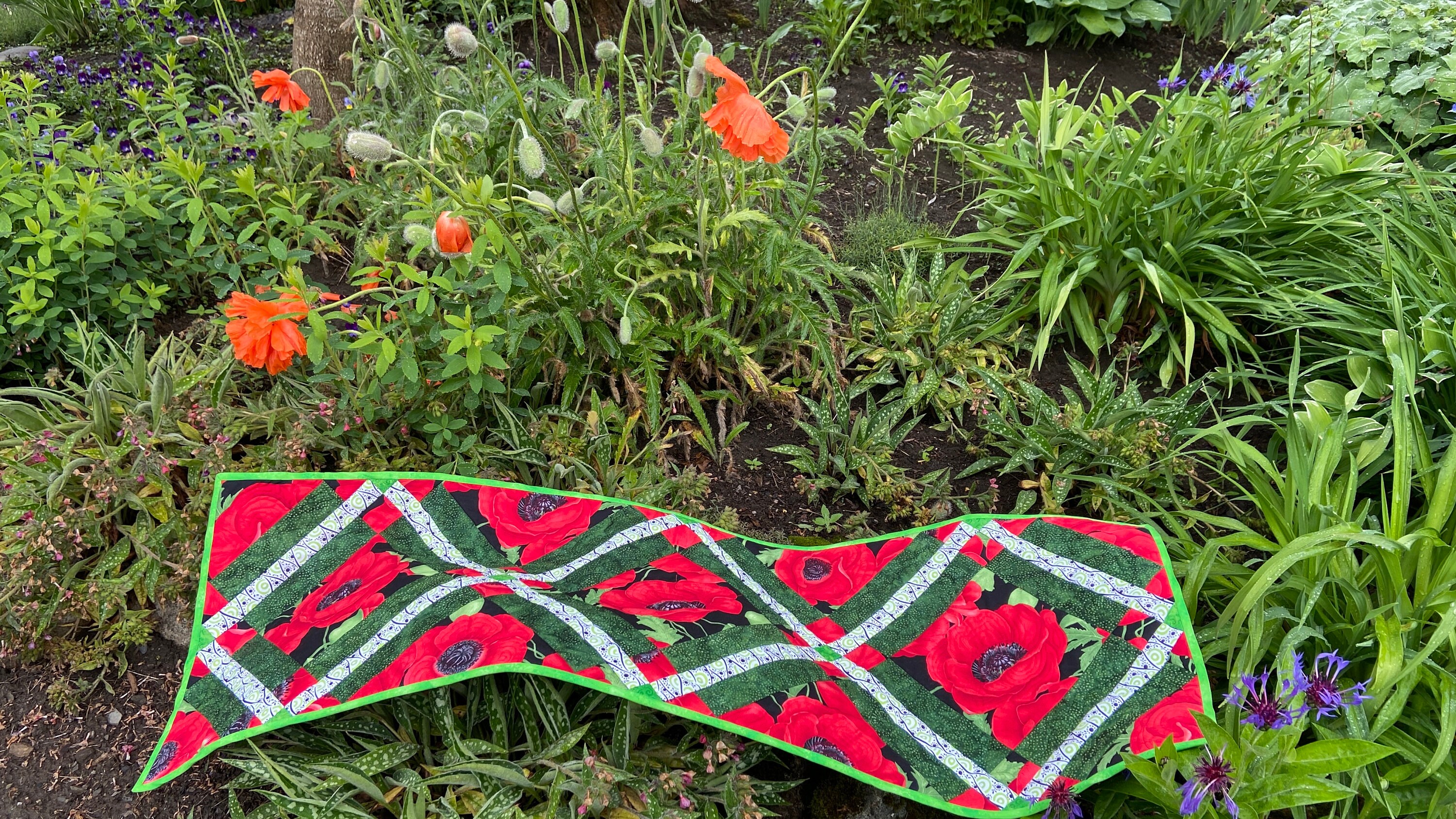 Quilted Table Runner "poppy Garden" in Black, White, Green and Dark Red ...