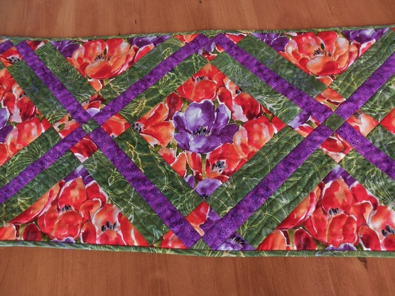 Quilted Table Runner Tulip Garden in Fern Green | Etsy