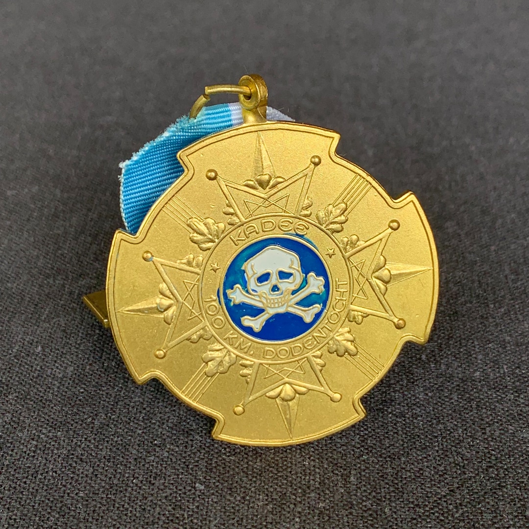 Vintage Skull Golden Medal Dutch Souvenir Award. Sport Walking ...