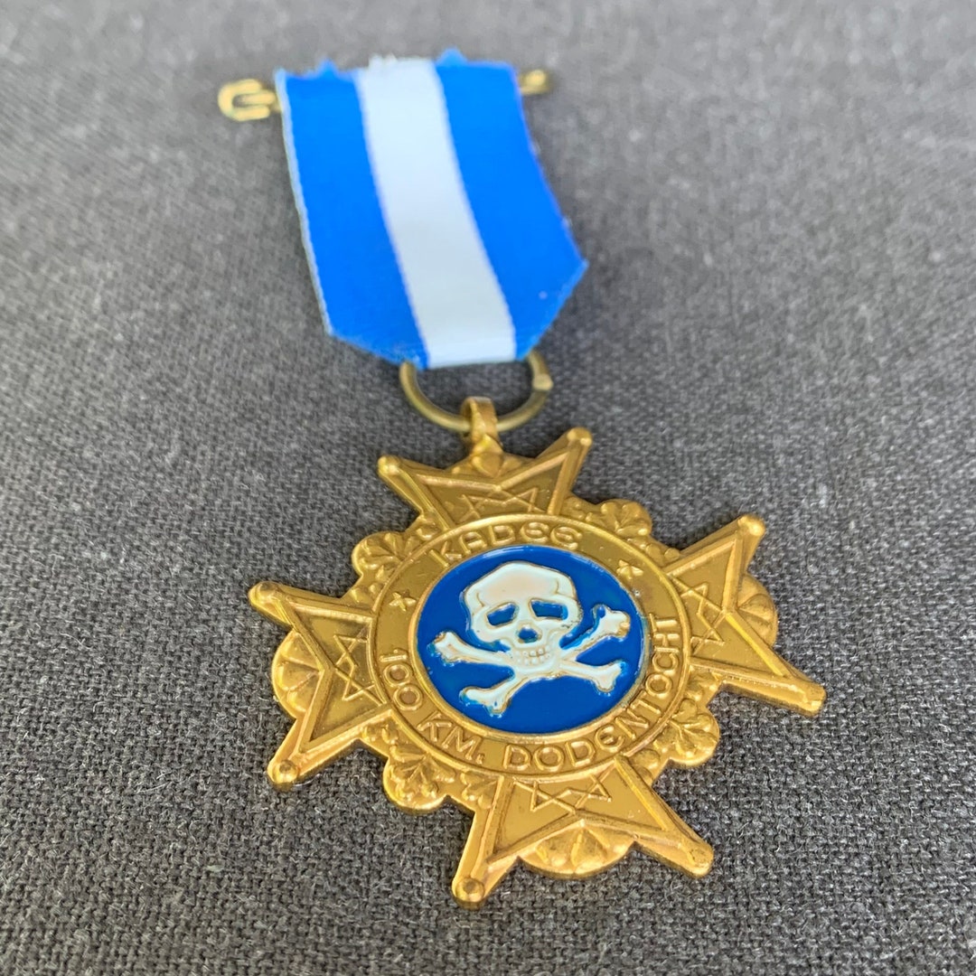 Vintage Skull Golden Medal Dutch Souvenir Award. Sport Walking ...