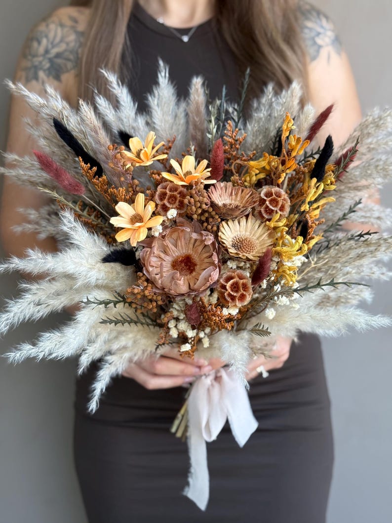 Elegant Dried Flower Wedding Set – Handcrafted Bridal & Bridesmaid ...