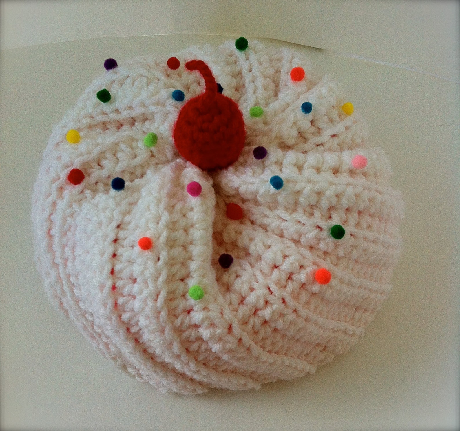 Crochet Cupcake Hat With White Frosting and Bright Pink Cake - Etsy