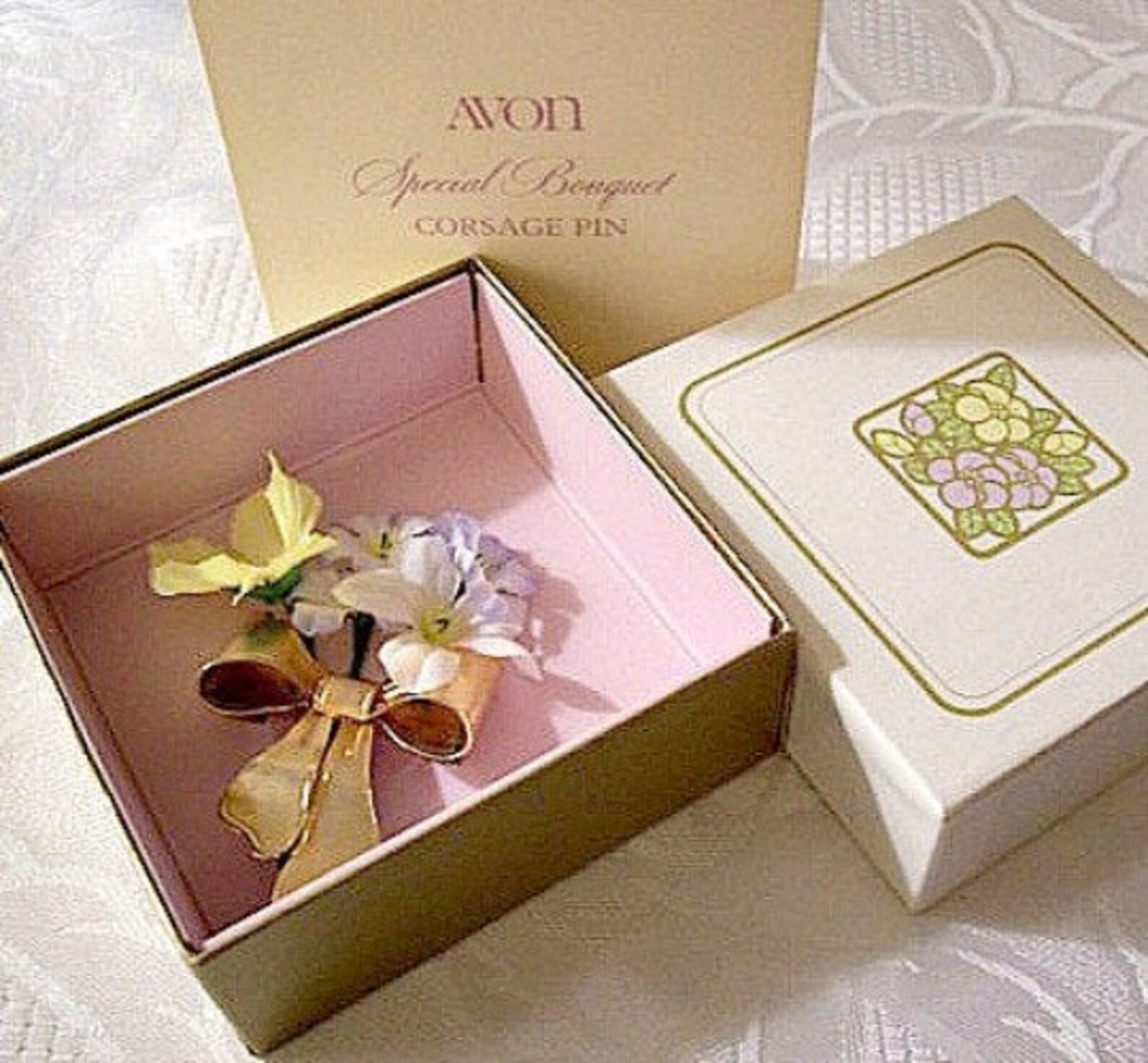 Avon Flower Bouquet Ribbon Bow Pin Brooch Gold Tone Vintage - Etsy