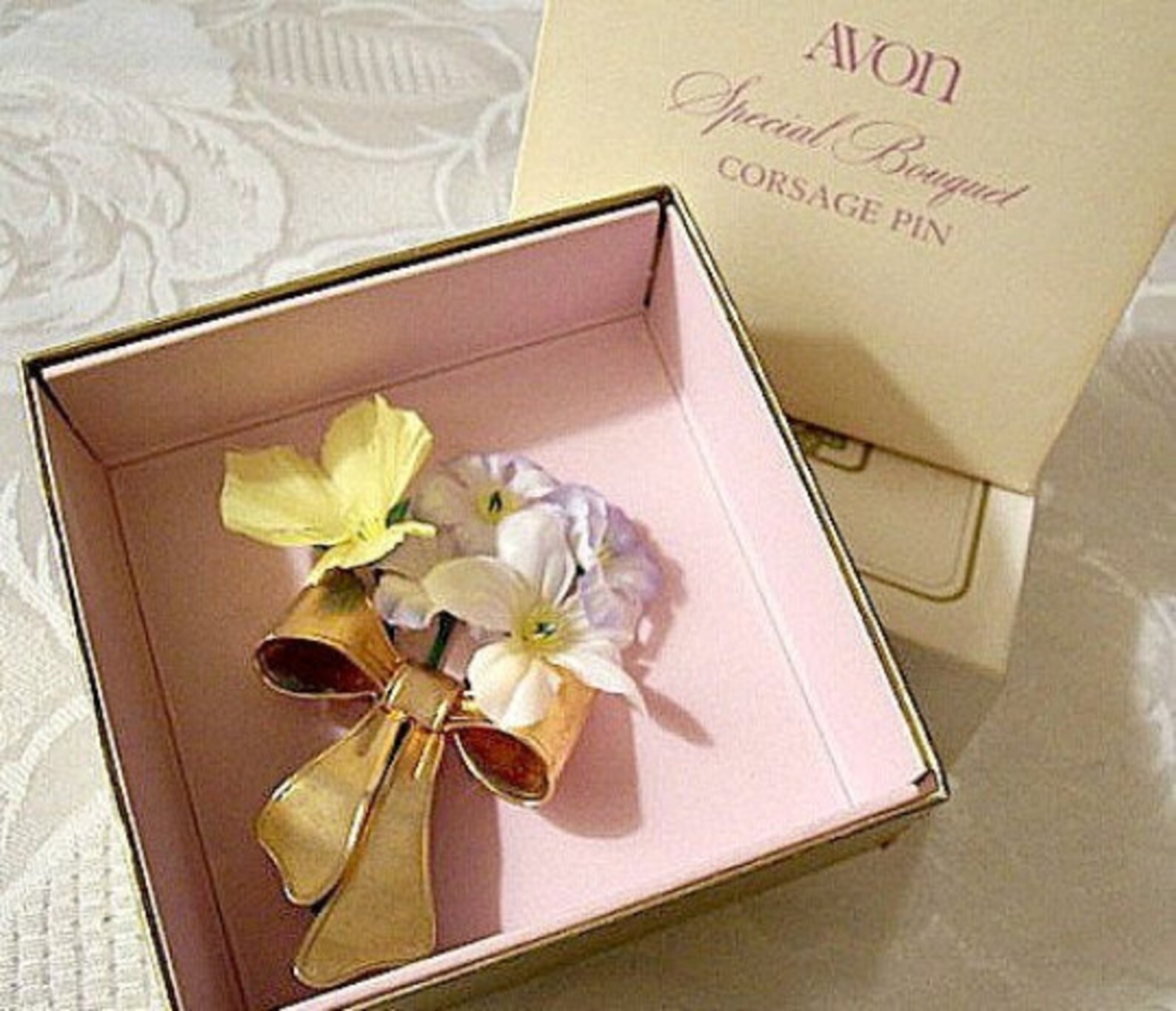 Avon Flower Bouquet Ribbon Bow Pin Brooch Gold Tone Vintage - Etsy