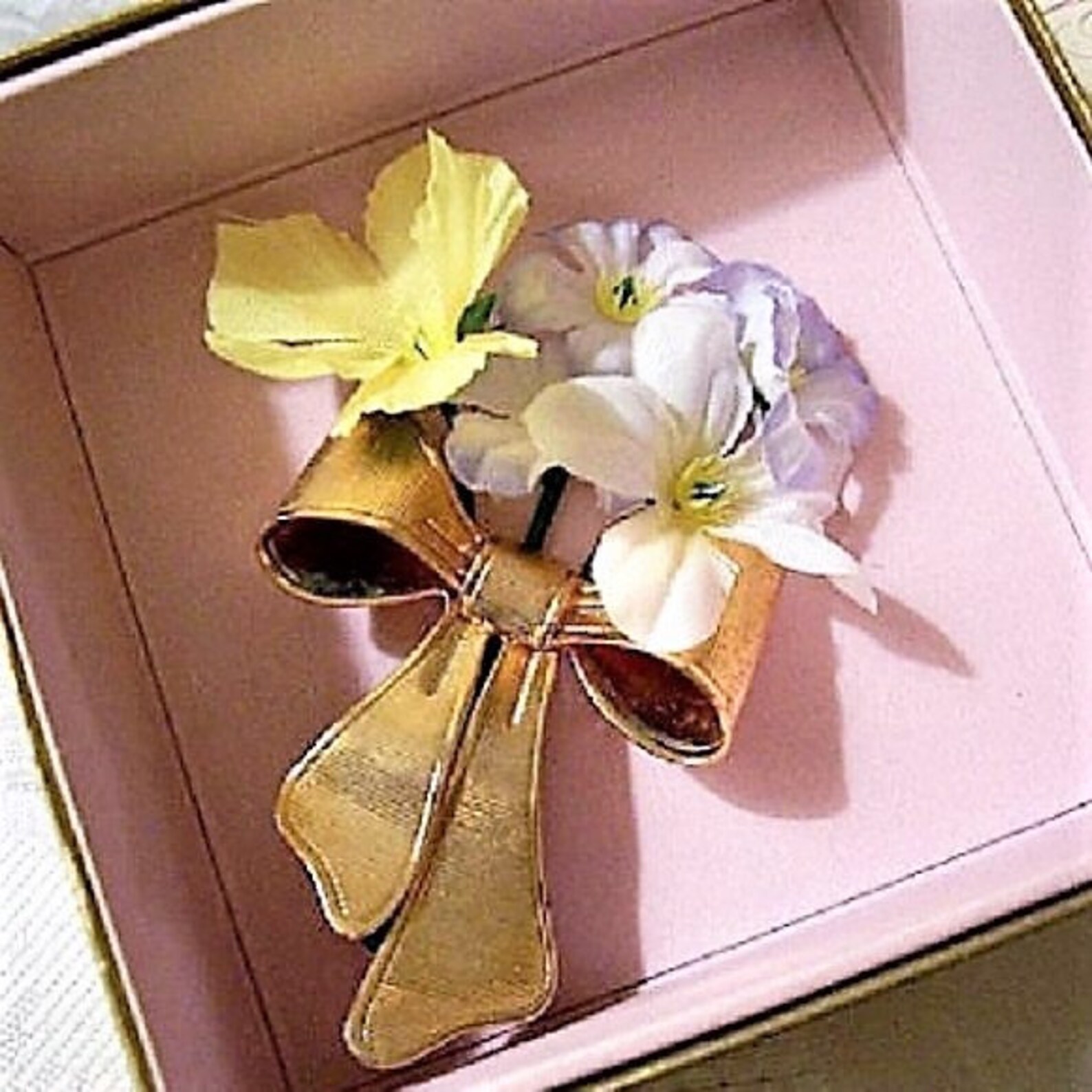 Avon Flower Bouquet Ribbon Bow Pin Brooch Gold Tone Vintage Large ...