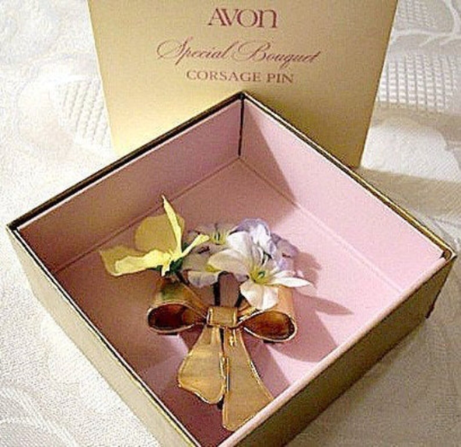 Avon Flower Bouquet Ribbon Bow Pin Brooch Gold Tone Vintage Large ...
