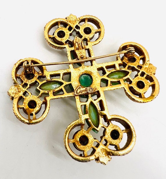 Capri brooch store