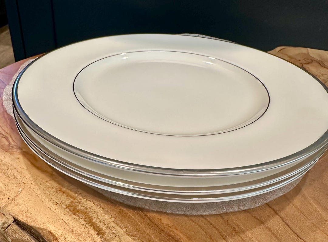 Royal Doulton English Fine Bone China - Signet Pattern 4 Salad Plates ...