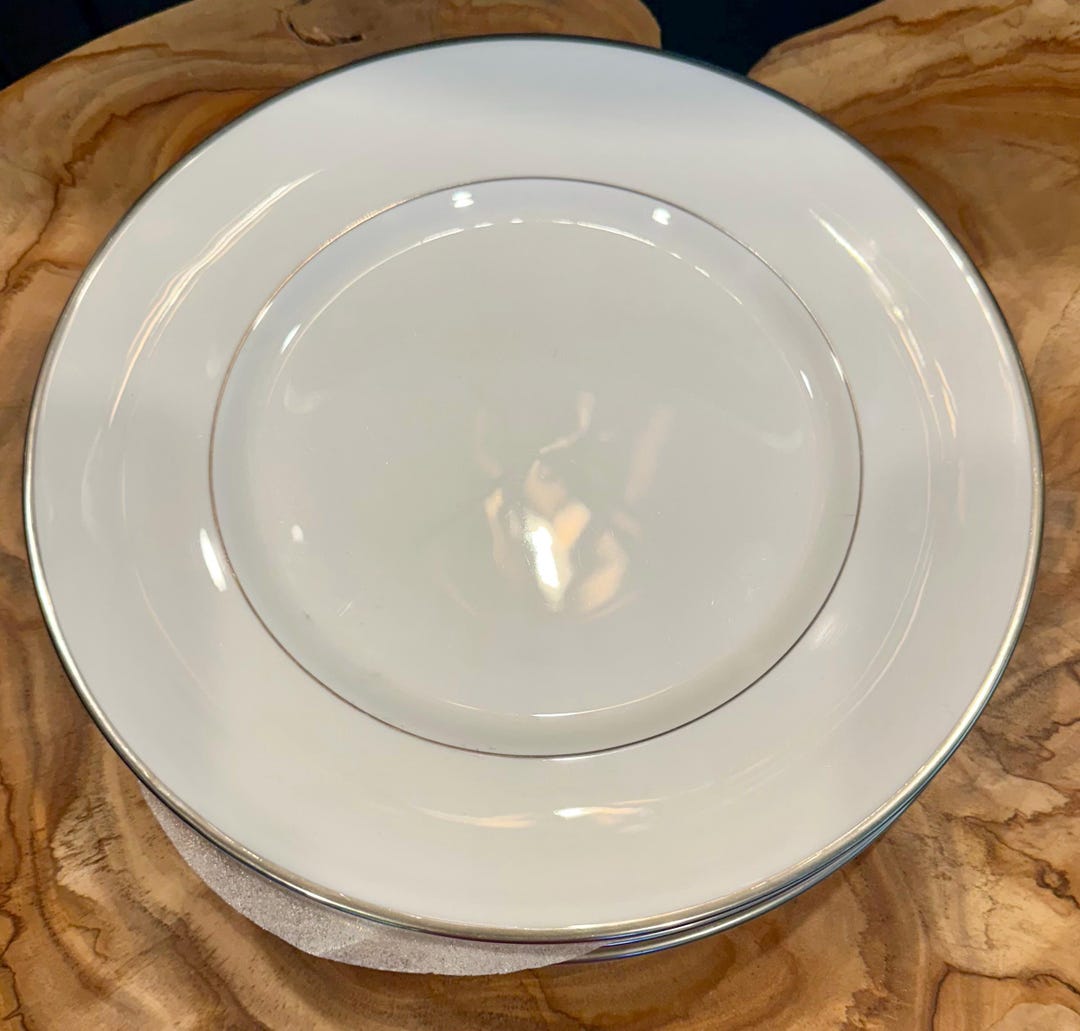Royal Doulton English Fine Bone China - Signet Pattern. 5 Dinner Plates ...