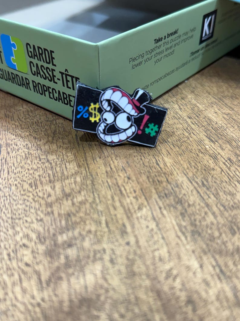 The Amazing Digital Circus Caine Sensor Square Pin! Please Read ...