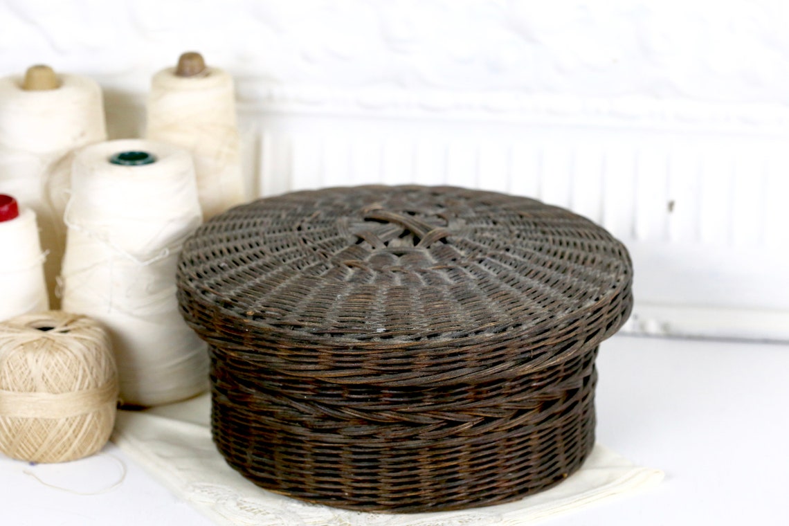 Antique Sewing Basket Vintage Sewing Basket With Fabric - Etsy