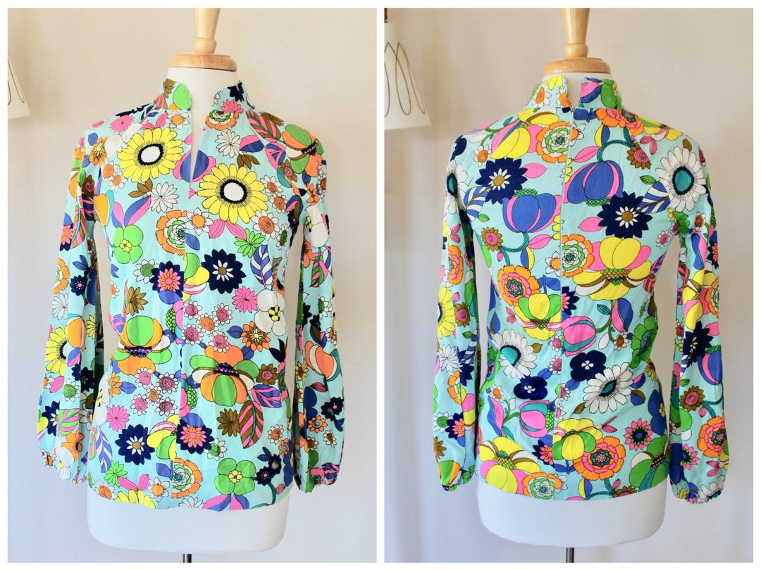 Vintage 1960s Womens Light Blue Groovy Flower Power Bell Sleeve Blouse ...