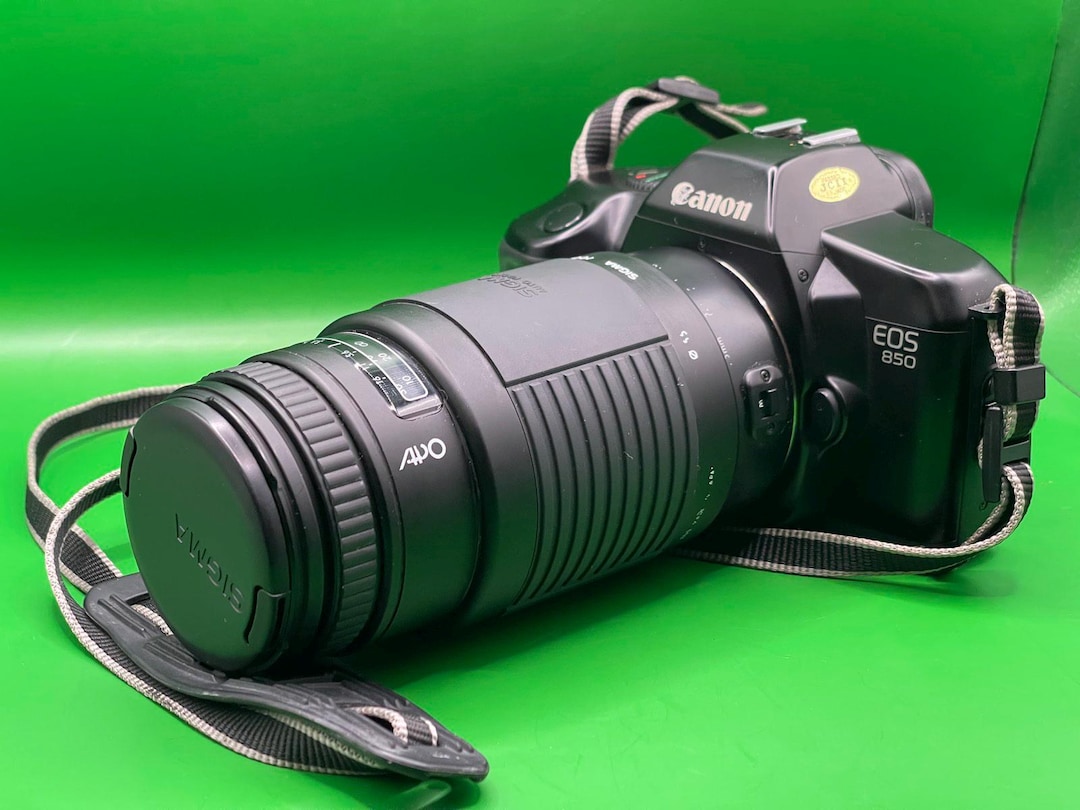 Vintage Canon EOS 850 Film Camera With Sigma Auto Focus Zoom AF-APO ...