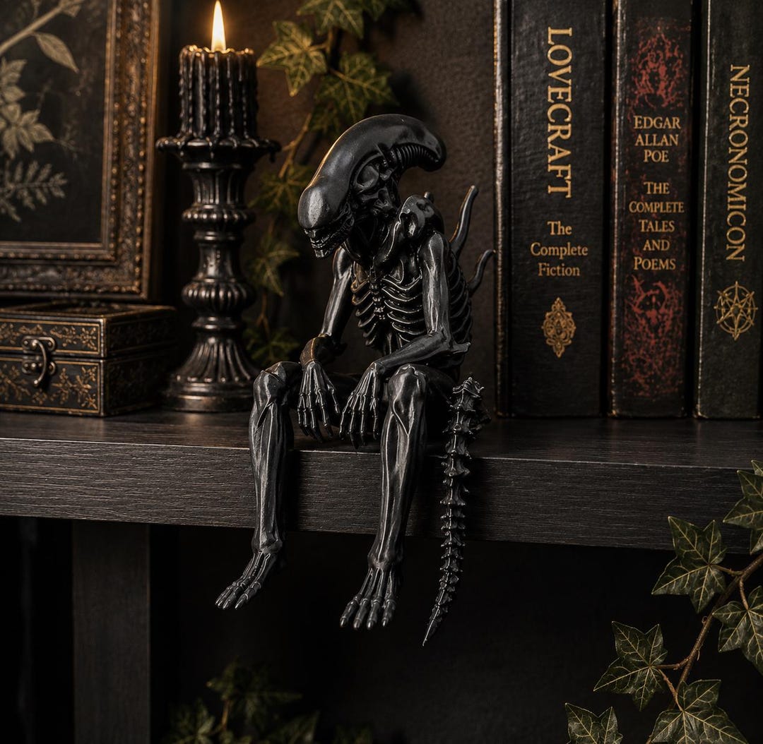 Alien Shelf Sitter – Xenomorph Inspired Horror Decor – Sci-fi Bookshelf ...