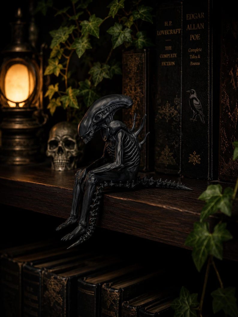 Alien Shelf Sitter – Xenomorph Inspired Horror Decor – Sci-fi Bookshelf ...