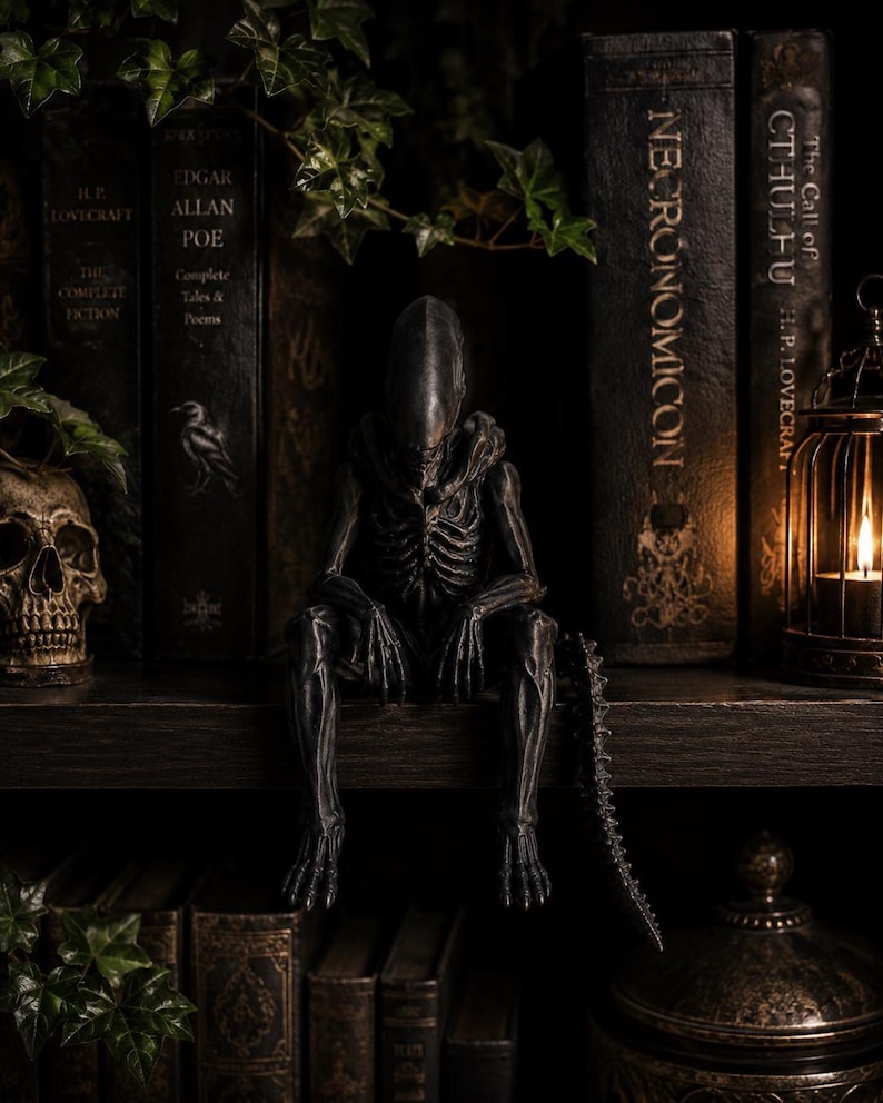 Alien Shelf Sitter – Xenomorph Inspired Horror Decor – Sci-fi Bookshelf ...