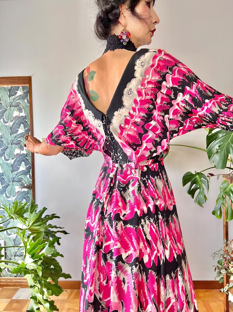 Vestido de noche Alfred Bosand de seda de alta costura, años 70, con ...