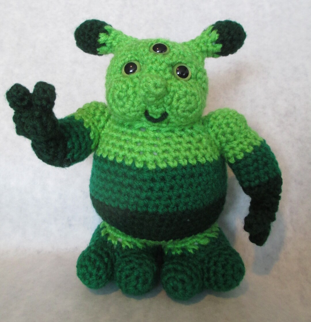 Little Green Man Amigurumi Crochet Pattern - Etsy