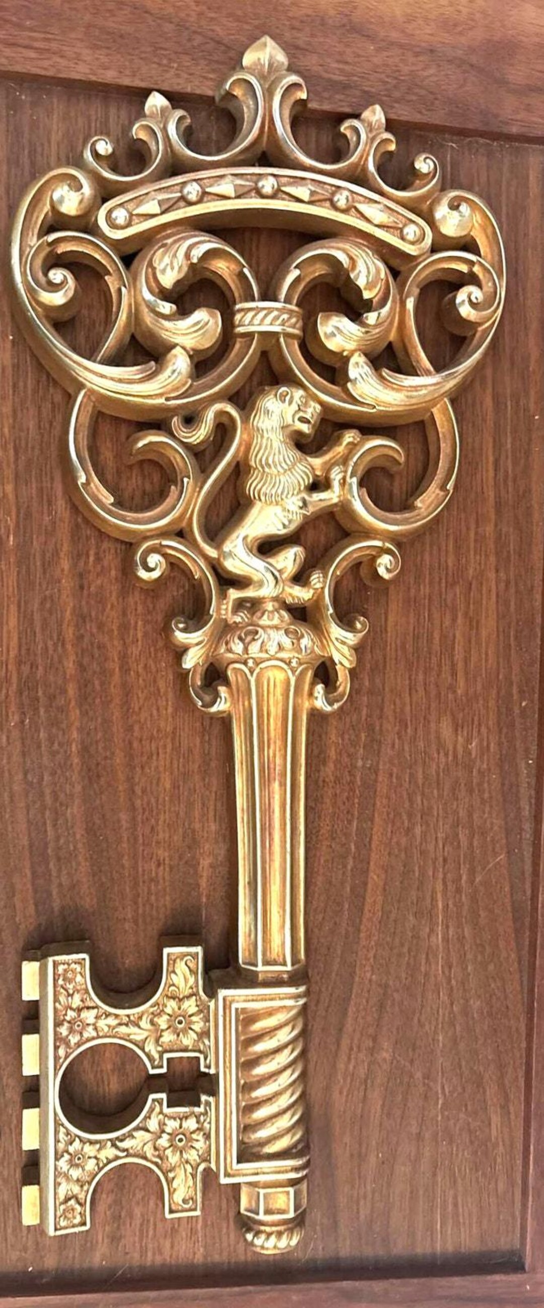 VTG Syroco Large Gold Skeleton Key Lion Crest MCM Regency Wall Art Home ...
