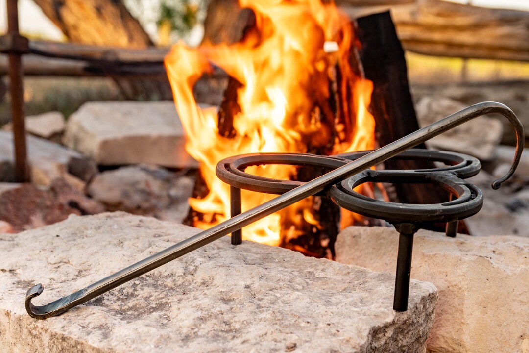 Dutch Oven Lid Lifter & Horseshoe Trivet Kit | Campfire Cooking Tools ...