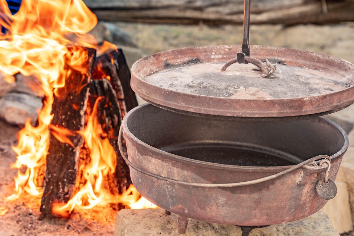 Dutch Oven Lid Lifter & Horseshoe Trivet Kit | Campfire Cooking Tools ...